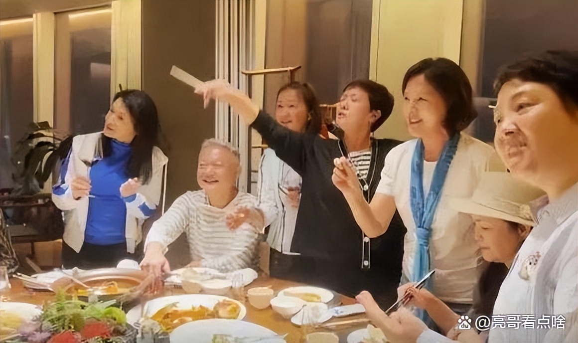 87 version of "Dream of Red Mansions" crew dinner Baoyu white hair Wang ...