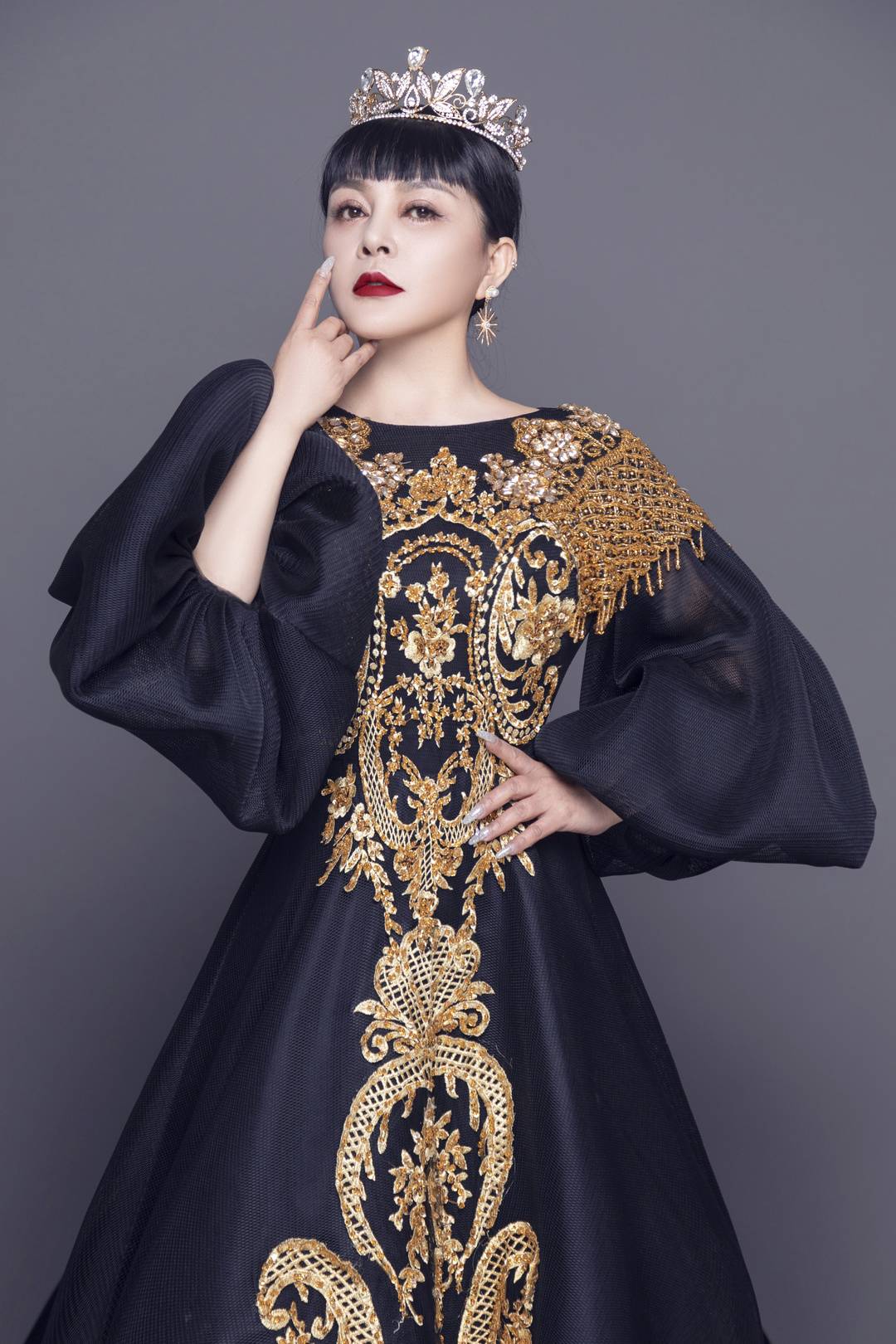 Famous singer Qian Baihui: She once took her husband from He Jing, and ...