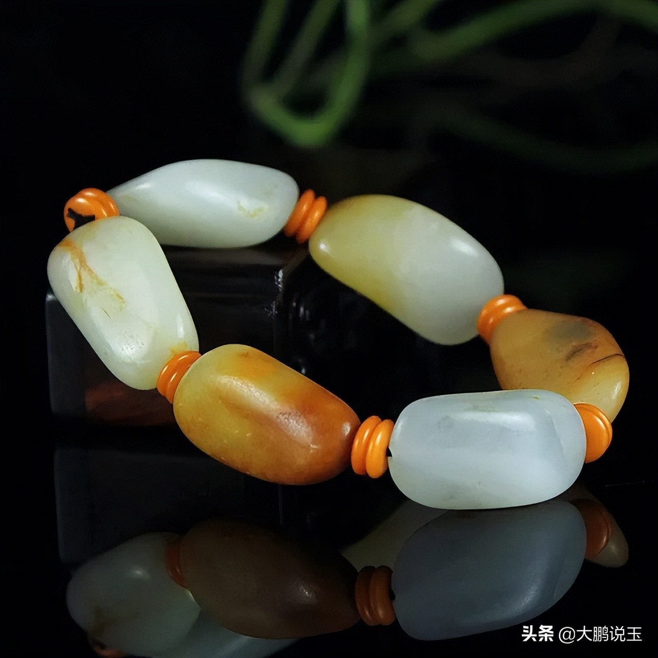 To distinguish the authenticity of Xinjiang Hetian jade seed material ...