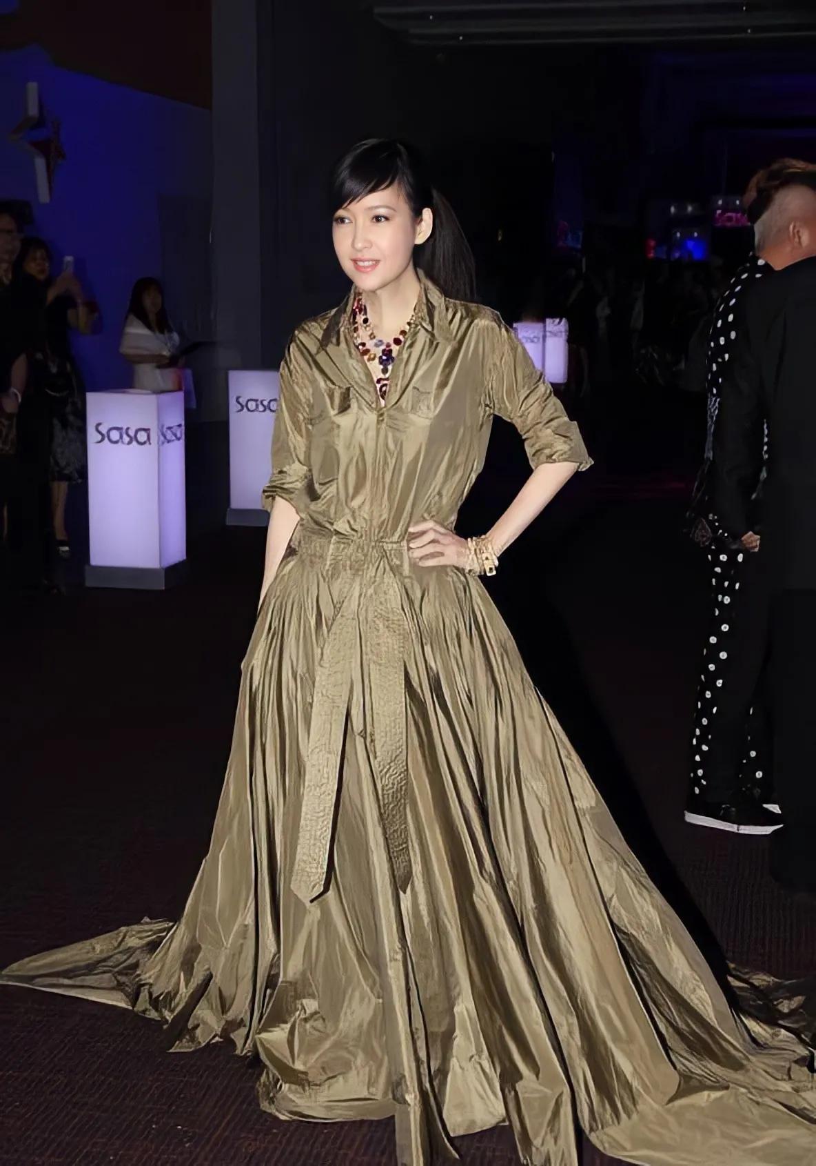 "Zhou Huimin" dances gracefully and rolls poems and books - iNEWS