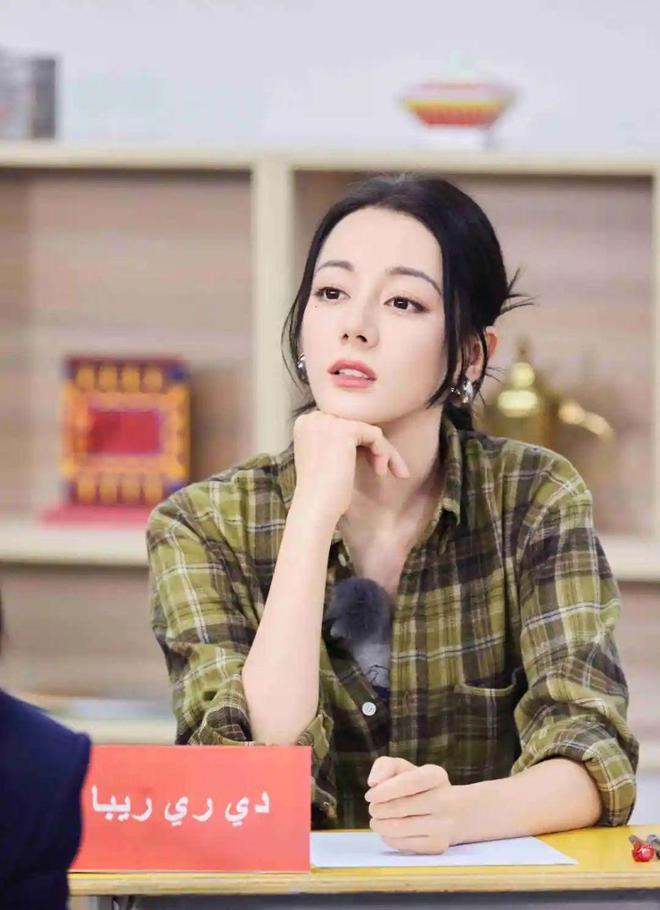 Dilraba brought her cousin into the industry. Facts have proved that if ...