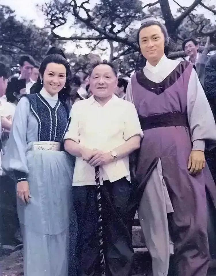 In 1979, a group photo of Deng Xiaoping and Hong Kong actors, Bao ...