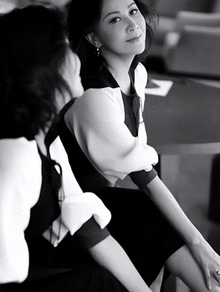 Carina Lau's "indecent photos" were exposed, causing a riot in Hong Kong's entertainment ...