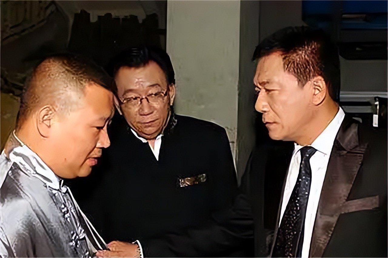 Hou Yaowen's cemetery cost 7 million yuan. Guo Degang led the crowd to ...