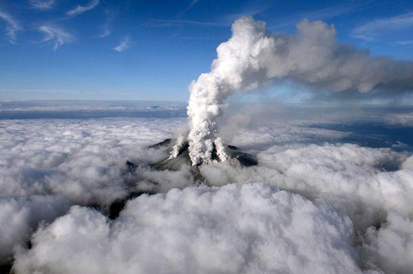 Mt. Fuji, which has been silent for 300 years, may erupt?The crater has ...