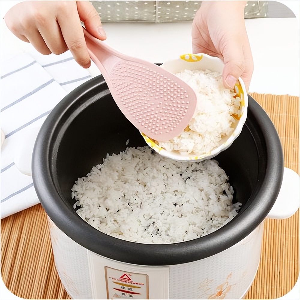 I just realized that the small bumps on plastic rice spoons are so ...