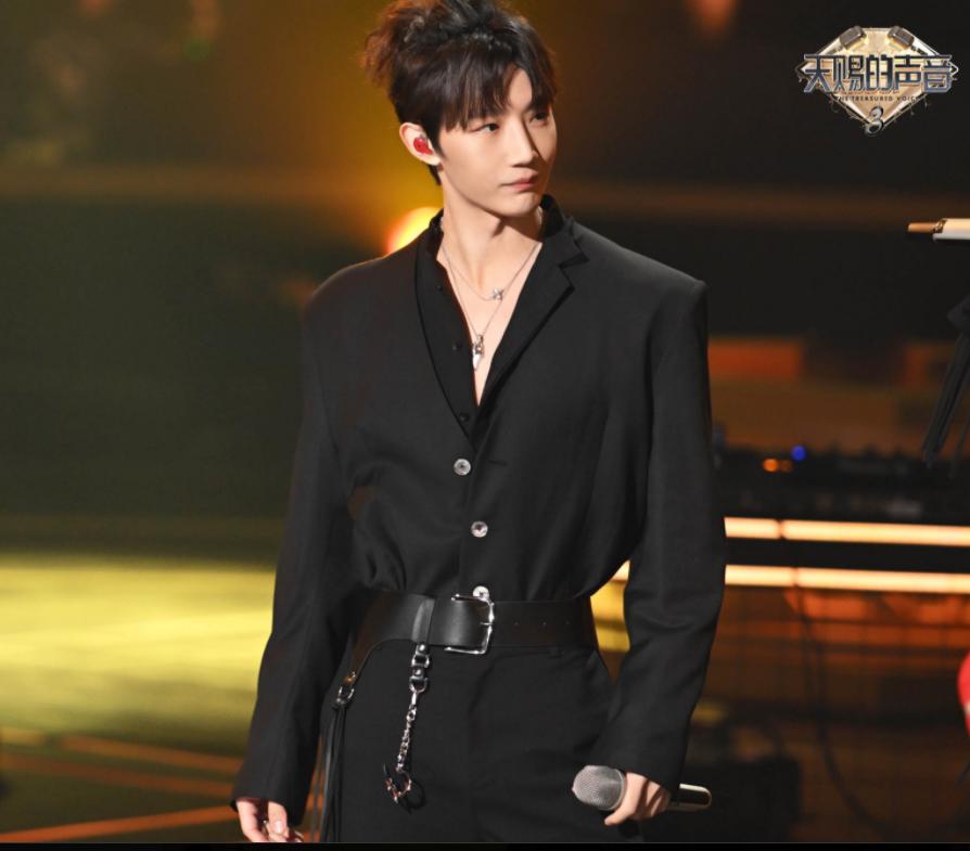 Hu Mengzhou's deep voice is full of charm, Zhao Lei's treble, coloratura, and dancing are ...