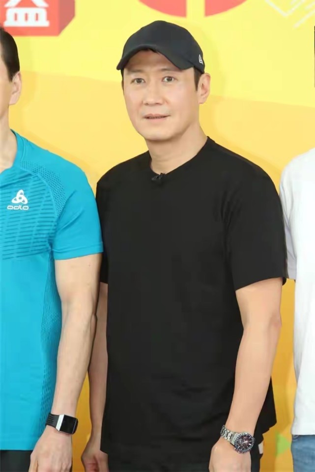 Liming people are not greasy when they are middle-aged, they still wear ...