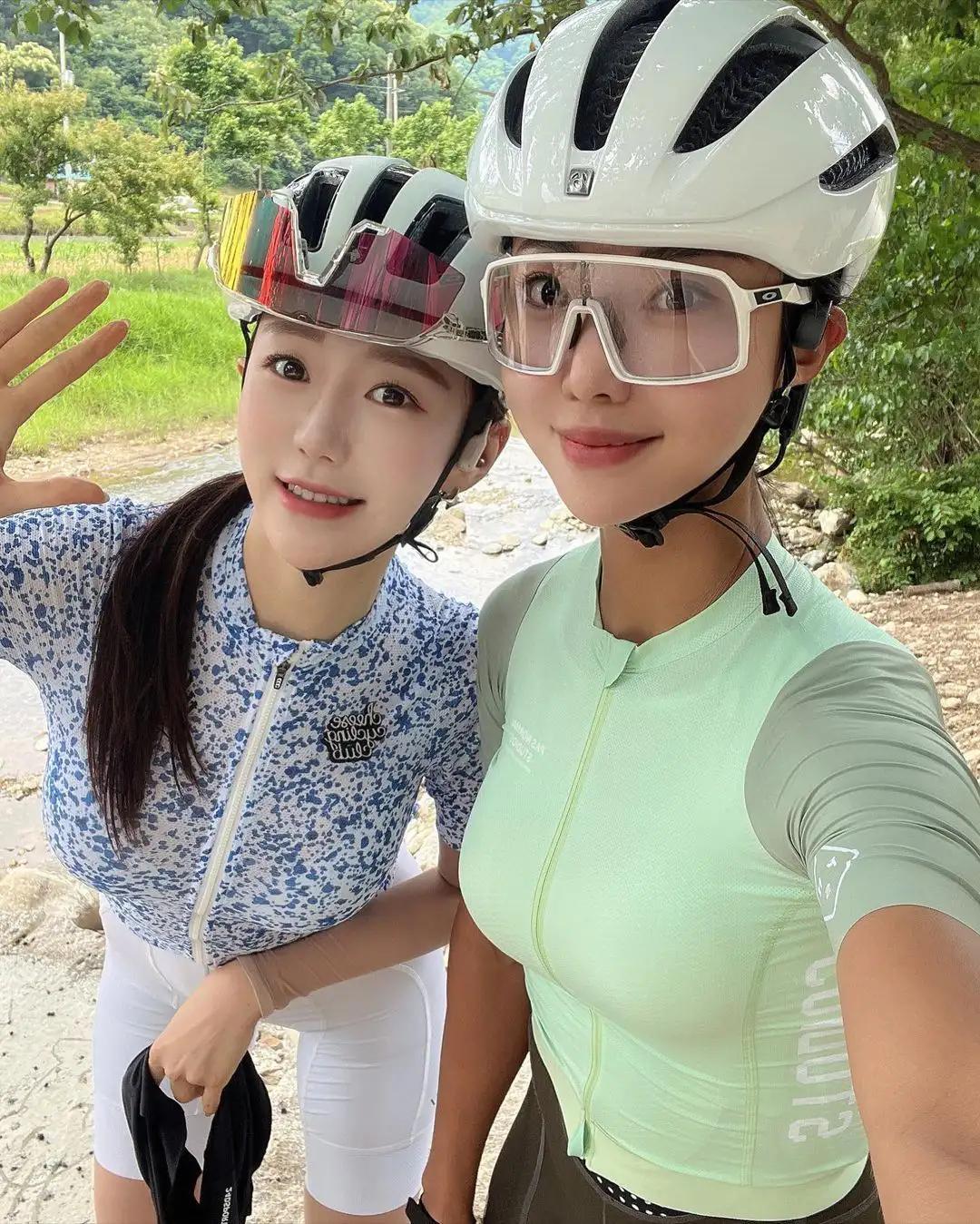 Jang Hye-eun and Min Chae-yun double mix show - iNEWS