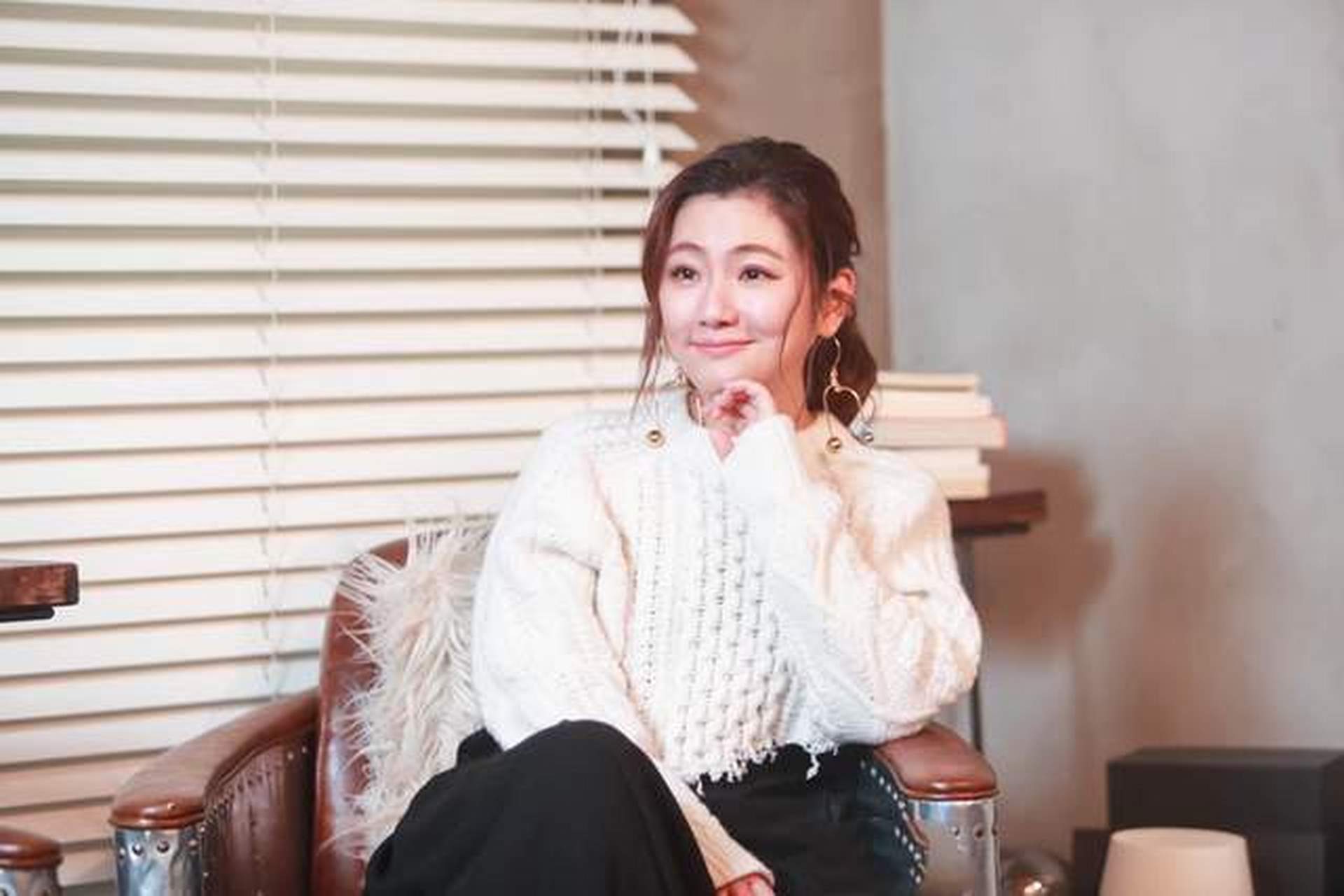 Selina with a big belly used the cover photo to fight back against ...