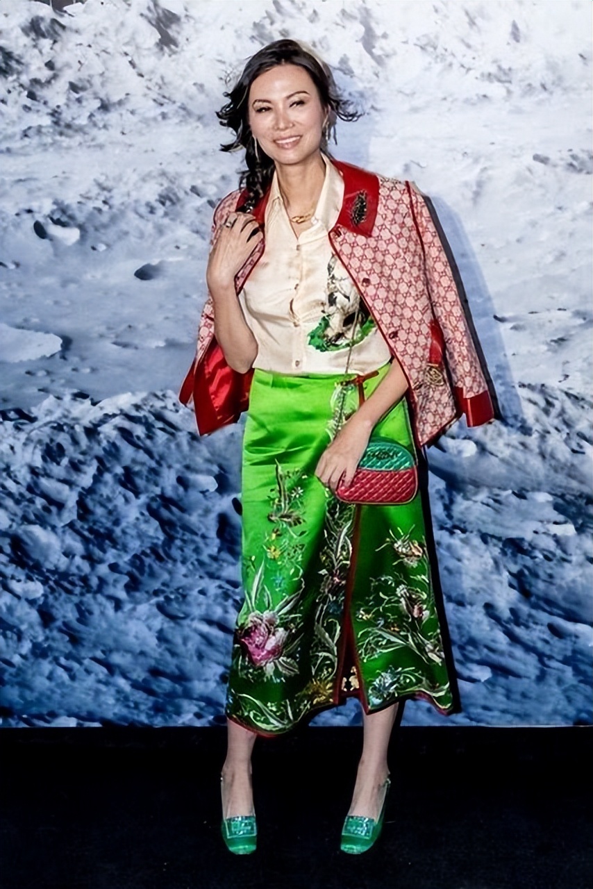 Even though she has average appearance and figure, how can Wendi Deng ...