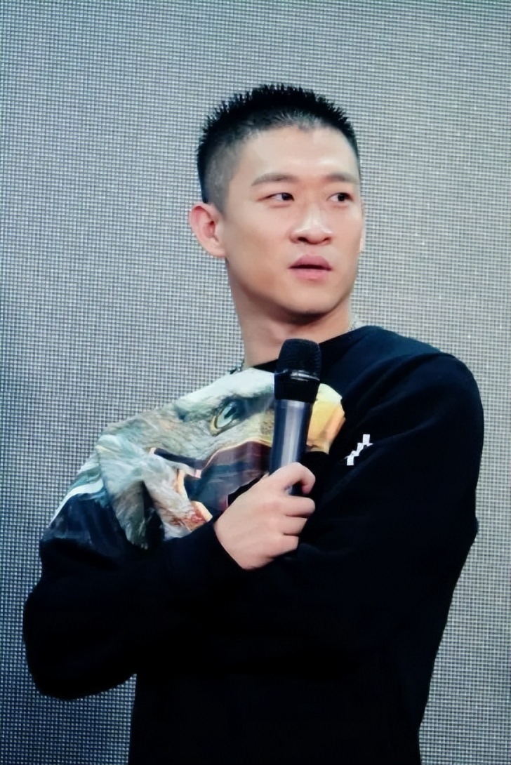 In 2023, Cao Yunjin will "come back against the wind" by live broadcast ...