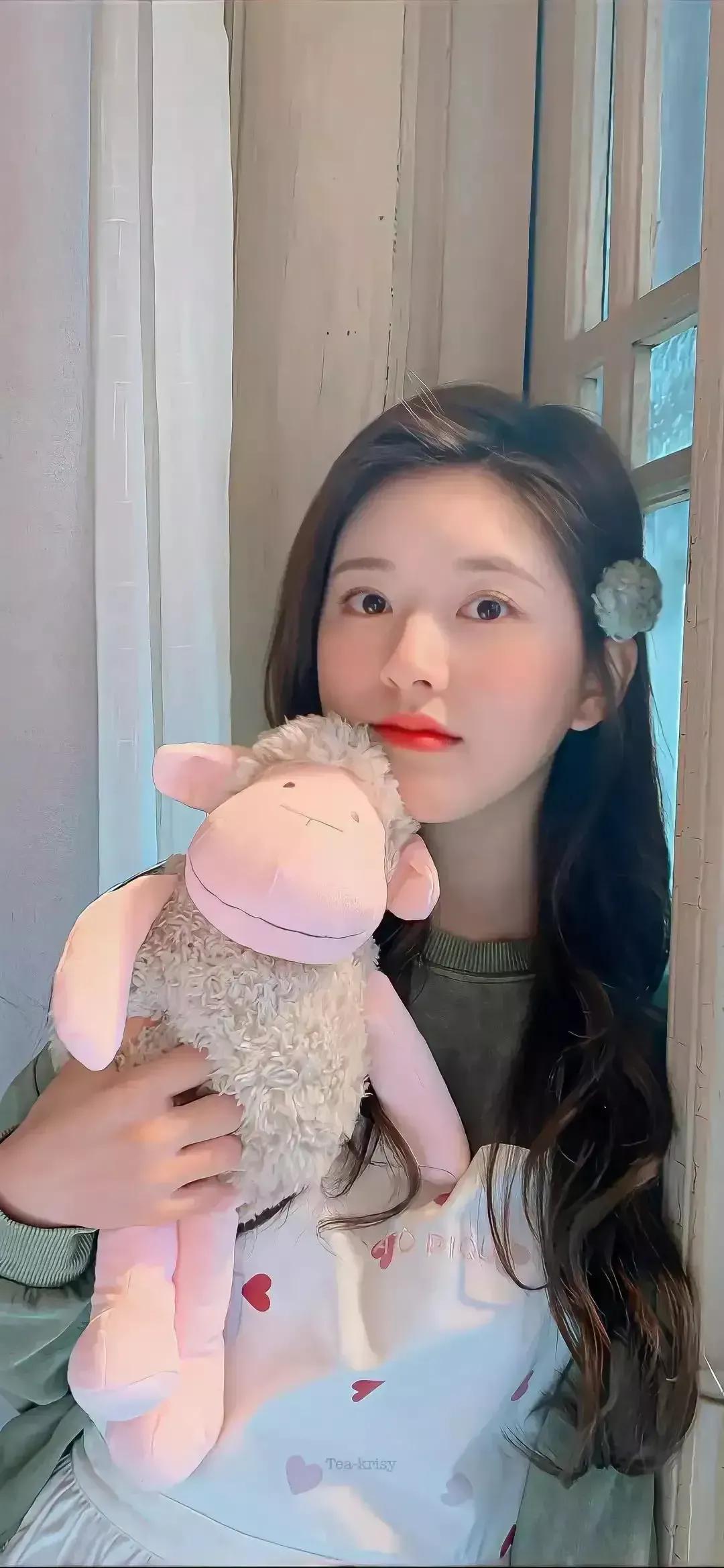 Zhao Silu, every picture is so pure, good girl - iNEWS