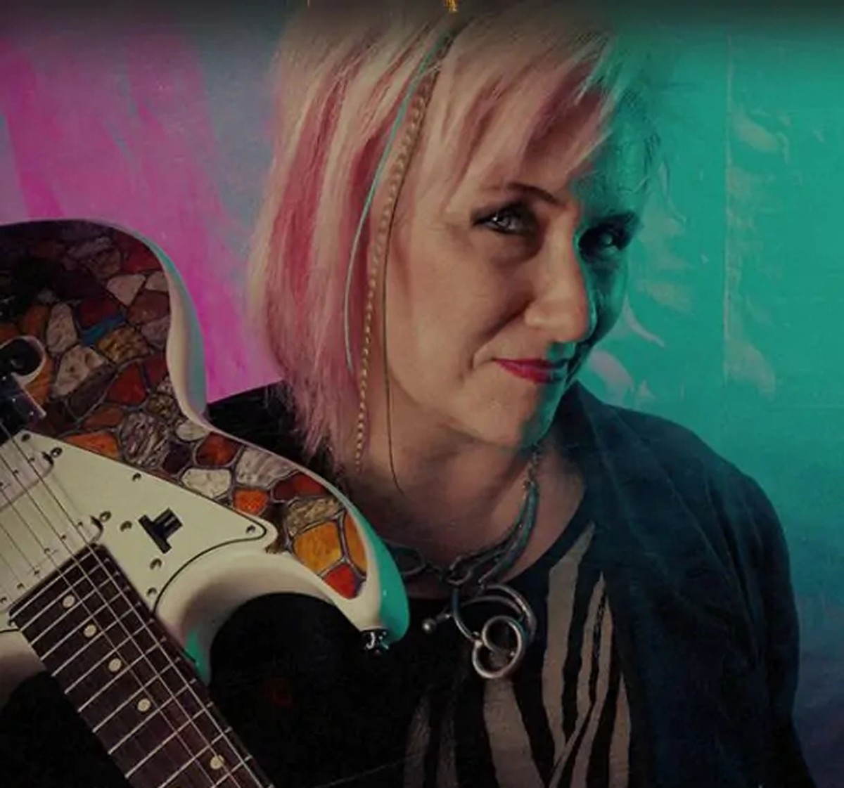 "Michael Jackson"The first female guitarist-Jennifer Patton - iNEWS