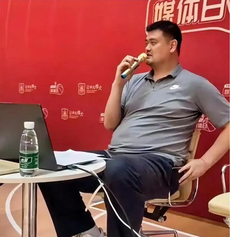 Yao Ming weighs more than 400 catties, his wife Ye Li is worried about ...