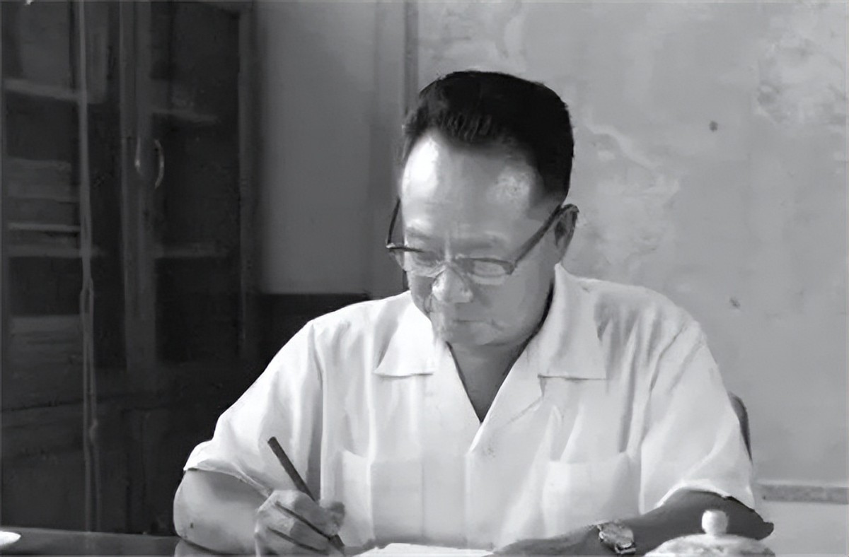 2009 Vice Premier Gu Mu's memorial service: Li Min came to offer his ...