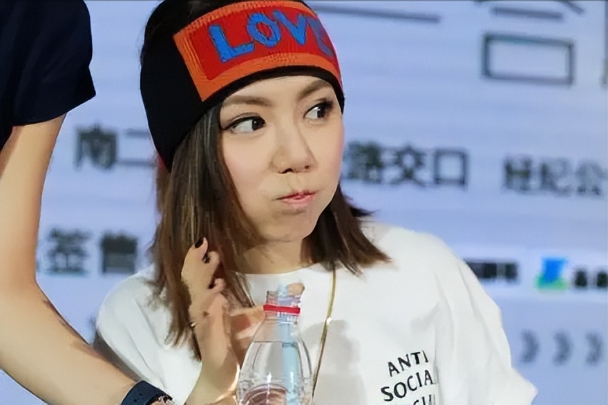 Deng Ziqi: Sudden internal urgency before the performance, I couldn't ...