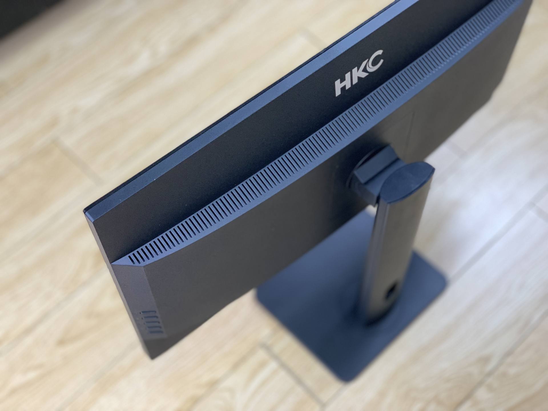 HKC T2751U professional design monitor hands-on experience - iNEWS