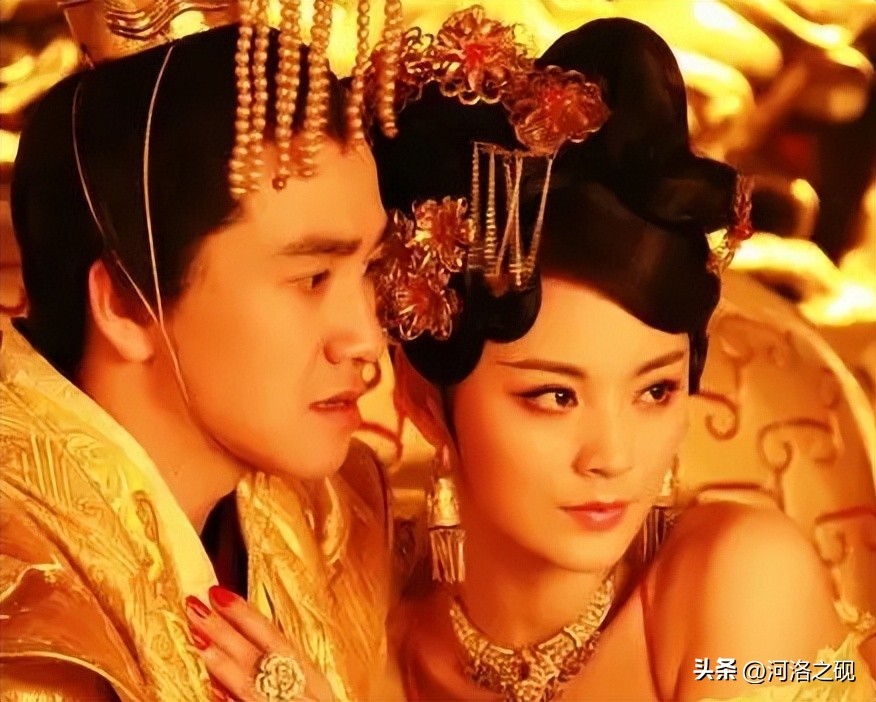 How absurd is Feng Xiaolian, the demon queen? Strip off his clothes for all the officials to ...