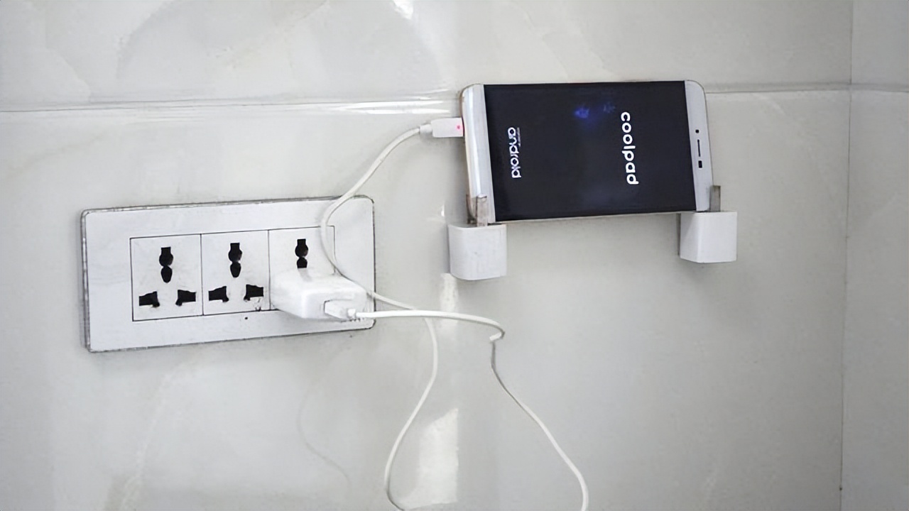 Don't throw away the old mobile phone charging head, it's too smart to ...