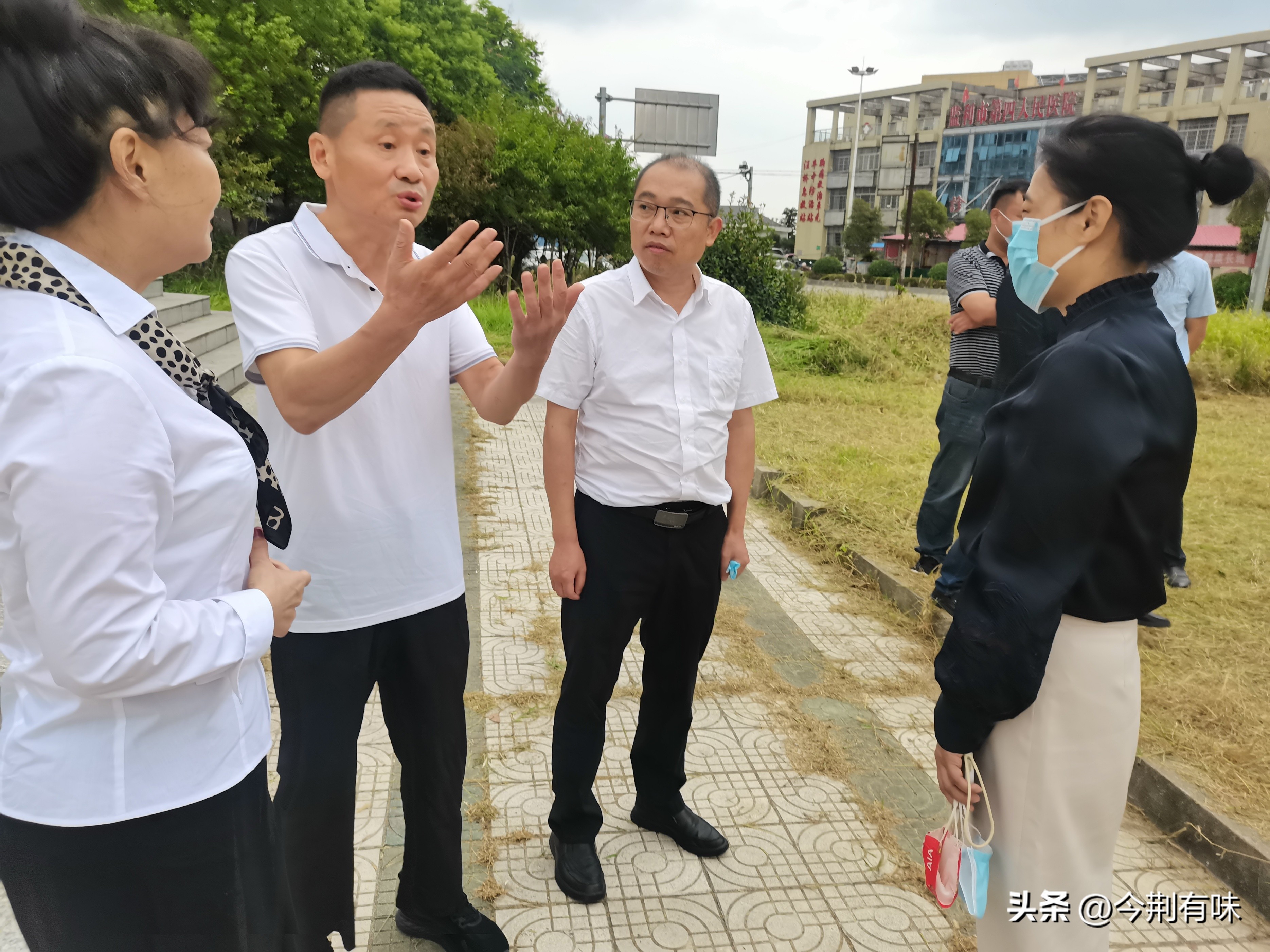 Xu Guangda and Duan Dechang slept on their feet at Shuipo Honghu, and ...