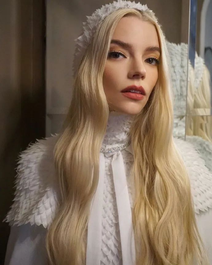 Anya Taylor-Joy's latest photo released, mixed race from four countries ...