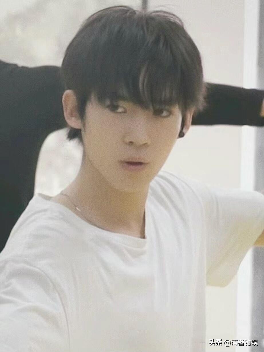 The popular actor went to watch "Hot" as soon as he got off the plane! Yu Shi's melons are more ...