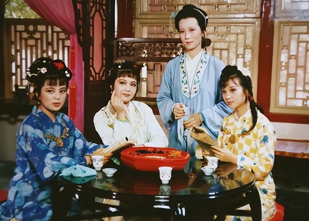 A winter affair of a wealthy family girl, Li Wan's lantern riddle hints ...