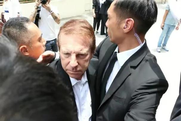Husband Le Yumin was scolded by everyone and surrounded by bodyguards ...