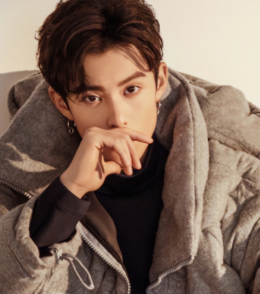 Canglan couple on variety show, fit together to sprinkle candy to cause ...