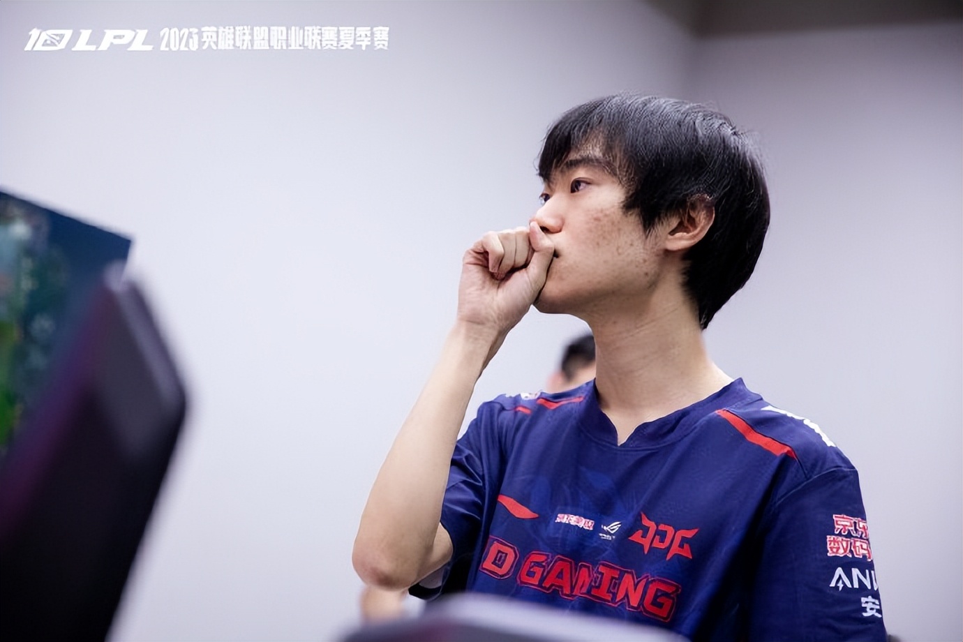 The LPL regular season is coming to an end, BLG is fighting for the top spot against WE, OMG is ...