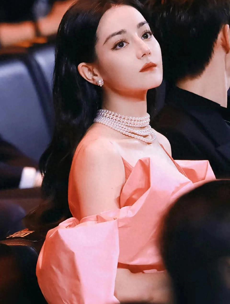 The entertainment industry recognizes the four beauties as "Shuang Yang ...