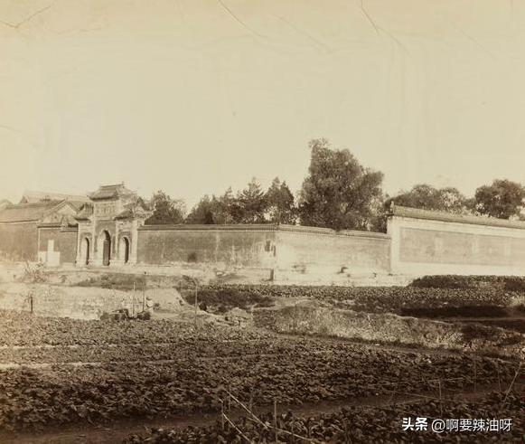 Jinling, the ancient capital of the Six Dynasties—there are many guild ...