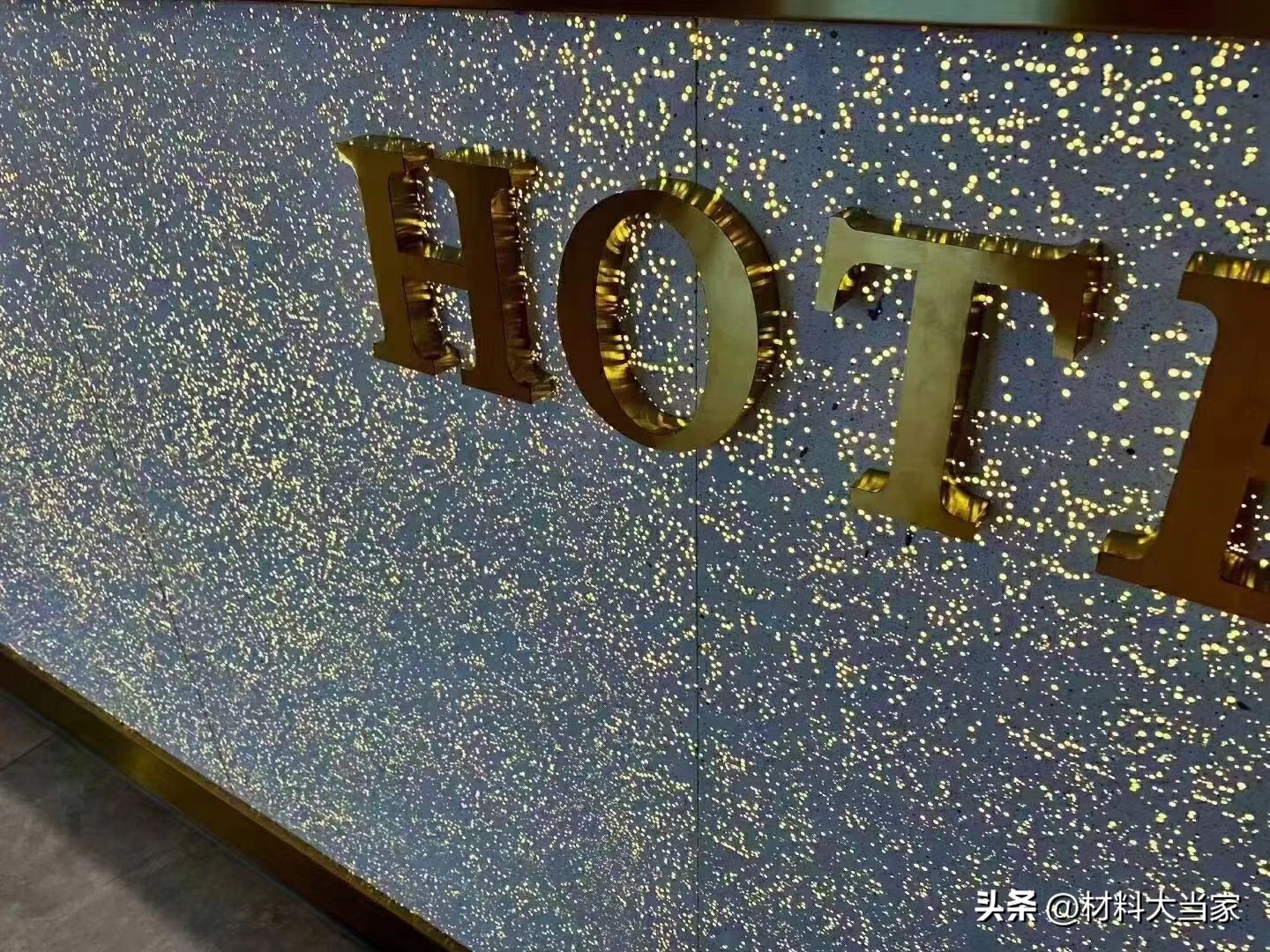 Light-transmitting cement breaks the tradition and lights up the night ...