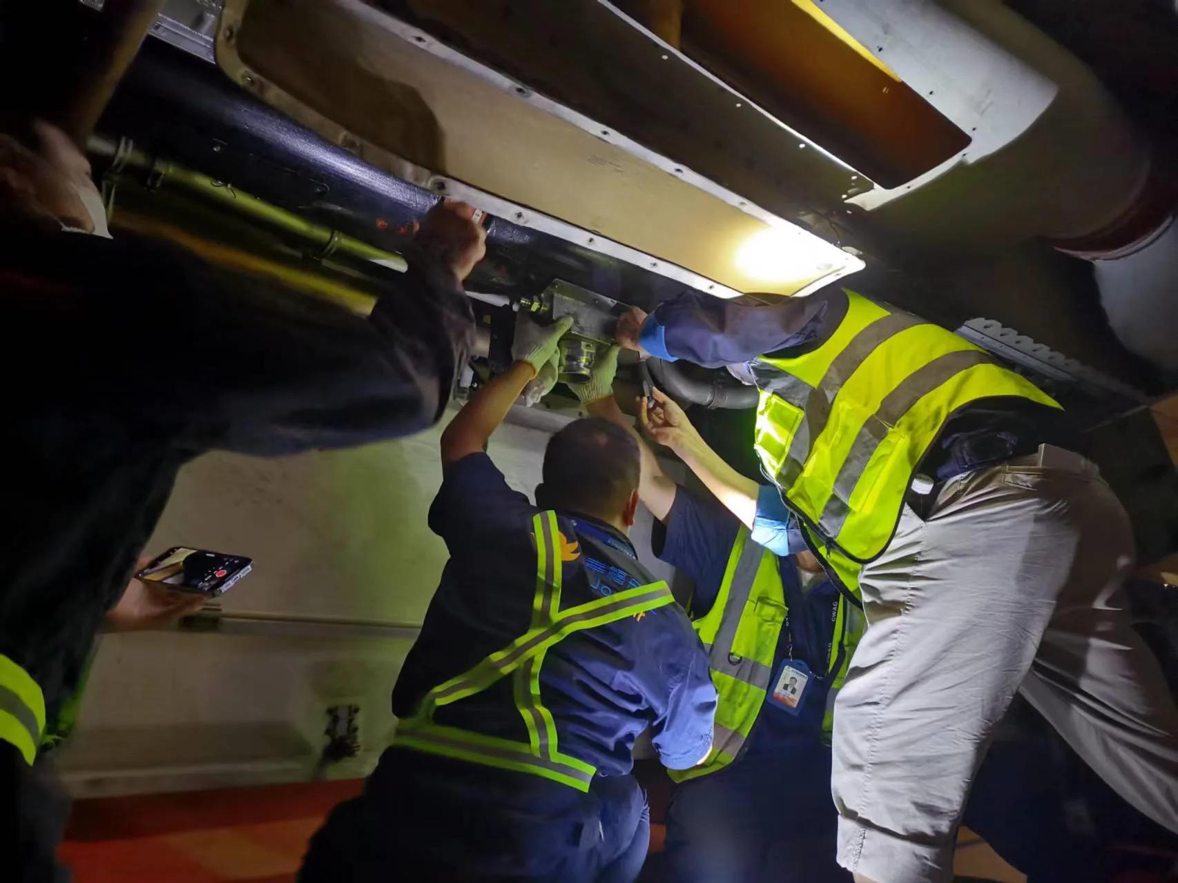 Happy Airlines and Changan Airlines completed the radiator washing of ...