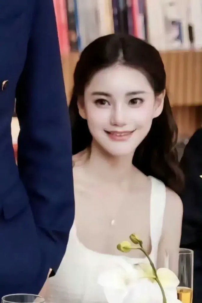 Ma Xiaomei shares her childhood photos! Her round mouth caused ...