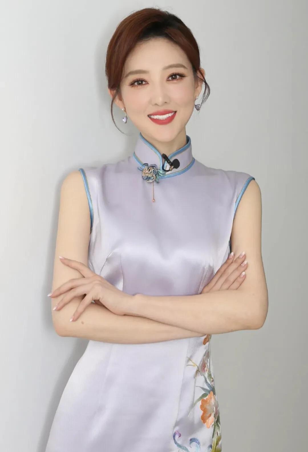 The goddess who hosts the movie channel, has good looks, good ...