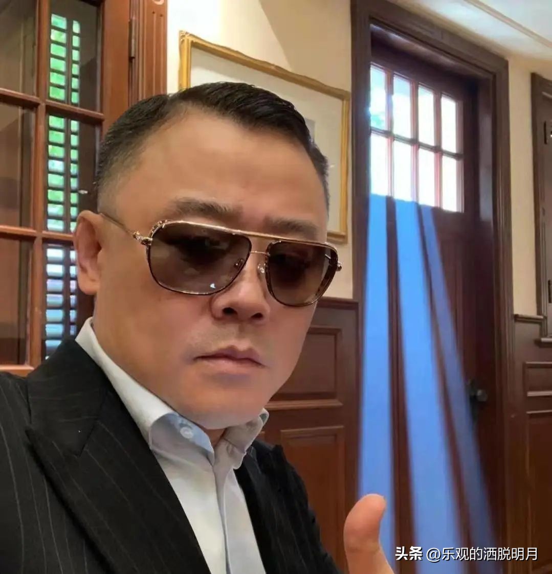 The latest situation of 56-year-old Zhou Libo is exposed; eating a big ...