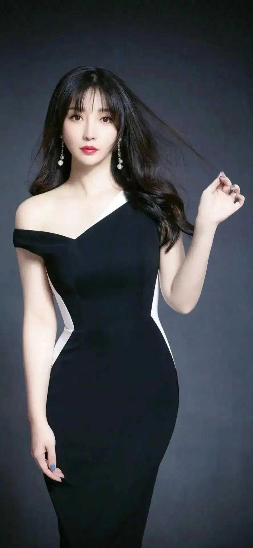 Charming Liu Yan and Zhang Jiani - iMedia