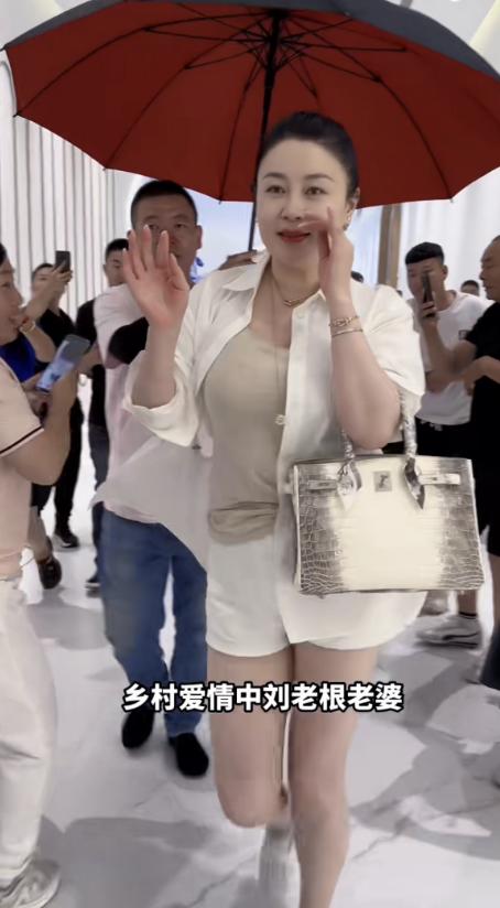 Liu Neng's son got married with great pomp, Zhao Benshan wrote ...