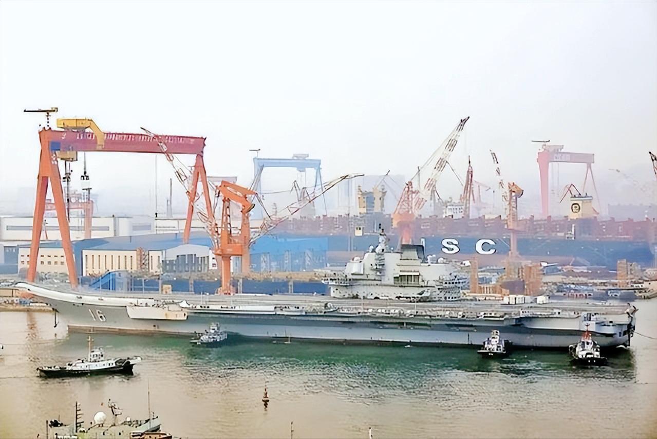 The 001 aircraft carrier returned to the factory and was full of rust ...