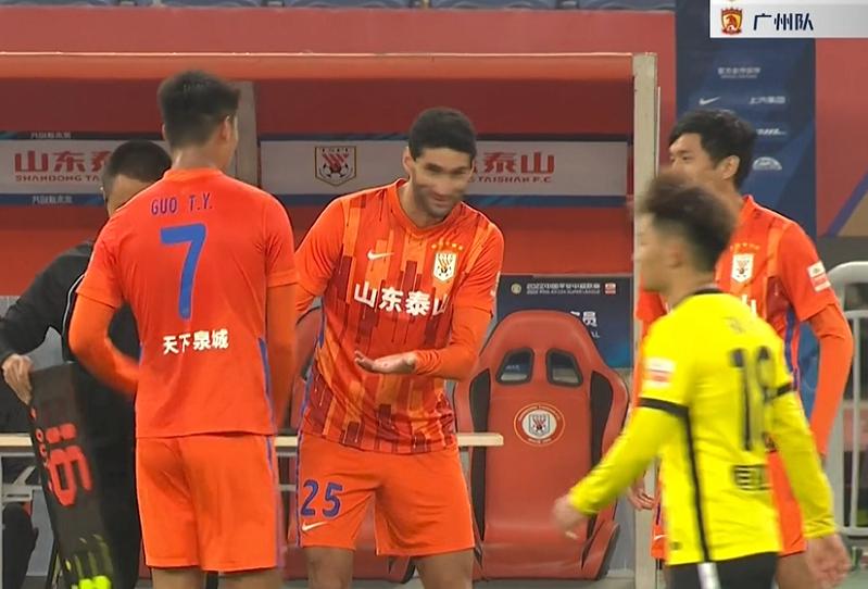 No teammates in sight?Guo Tianyu can pass but not pass, Liu Yang's ...