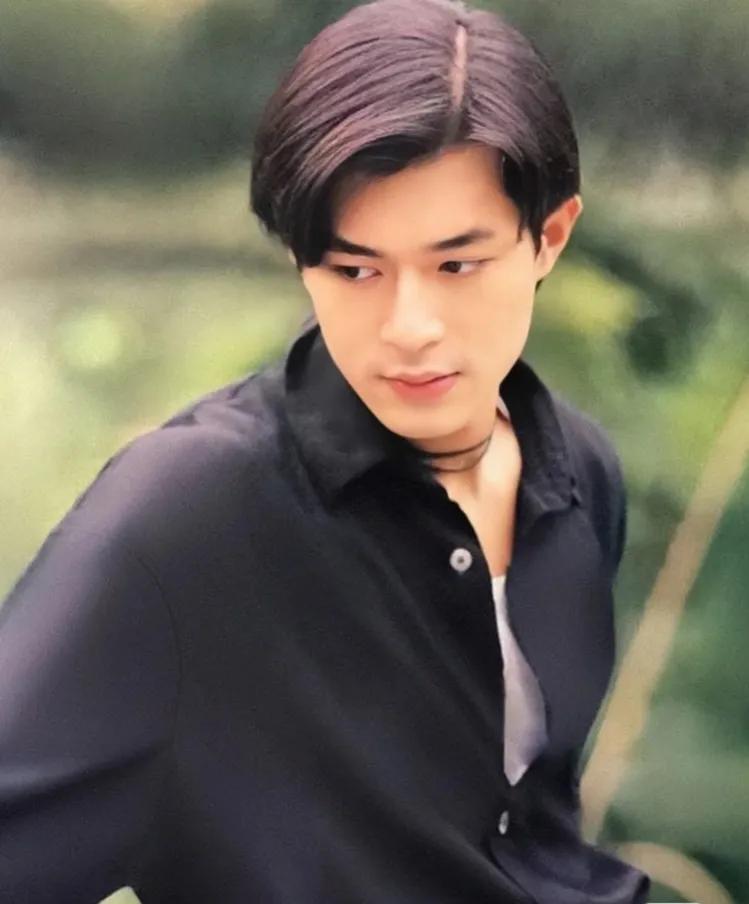 How handsome is the young Louis Koo - iNEWS