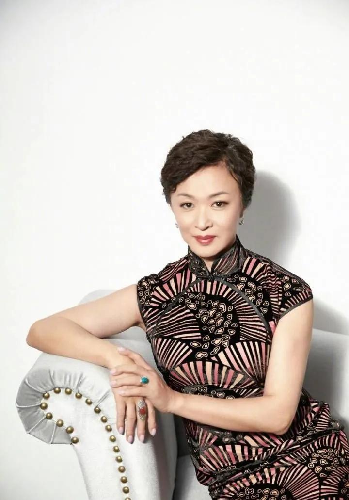 Jin Xing's first wife was as beautiful as a flower, and she was ...