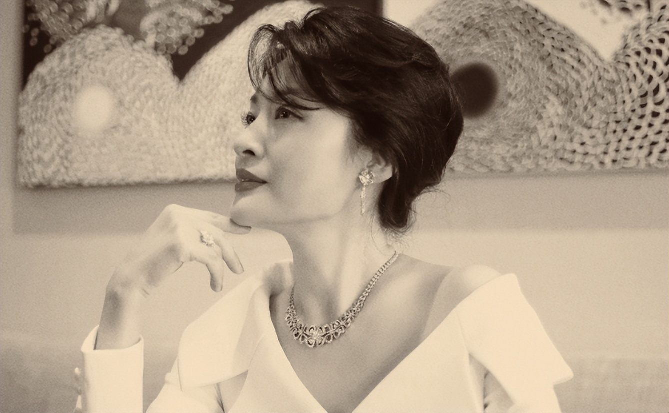 Zhou Tao: In the fashion circle for the first time, 11 big-name ...