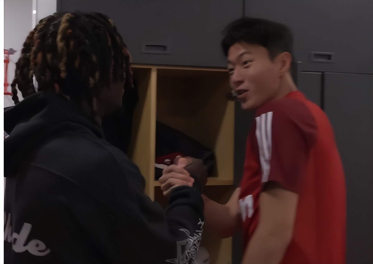 Huang Yizu looks bright amid private life controversy, joins England ...