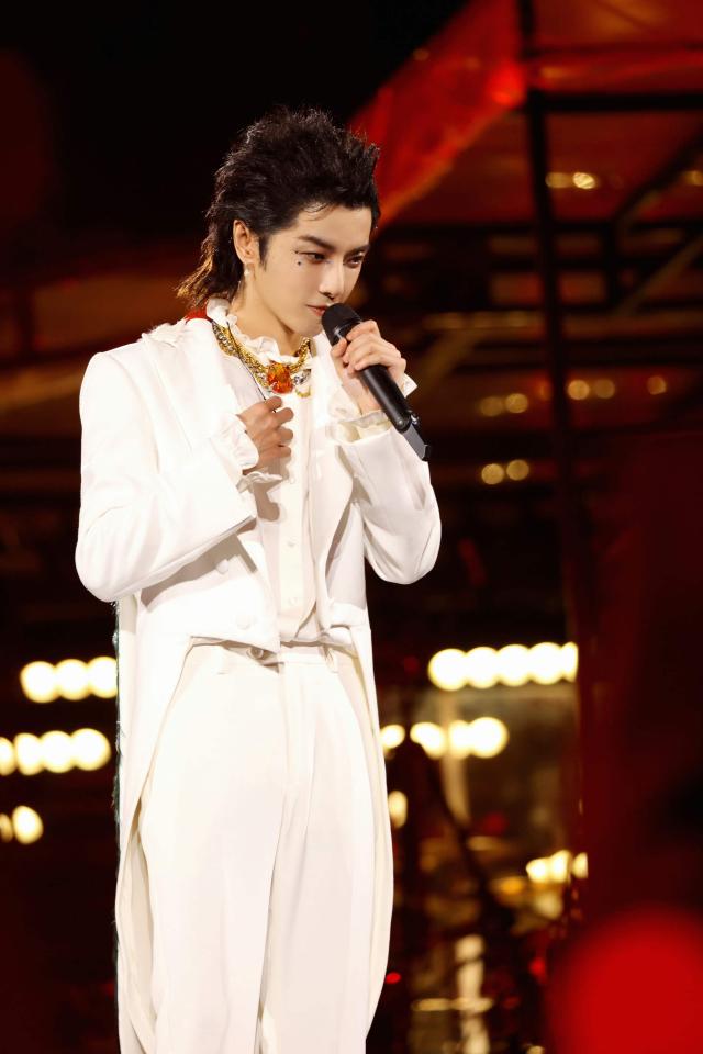 Hua Chenyu's "Mad Asylum" Concert LIVE Exposure Switching Angle of View ...