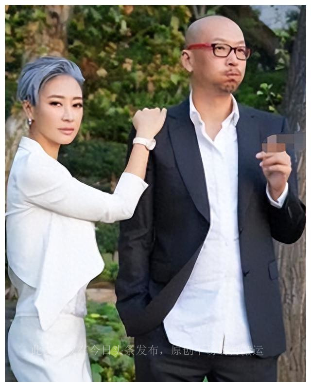 "Husband and wife are birds of the same forest." Liang Jing could not ...