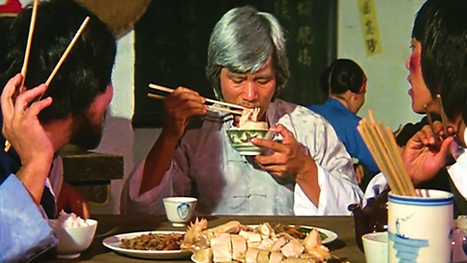 How delicious is it for an actor to eat meat?Sammo Hung hugged the duck ...