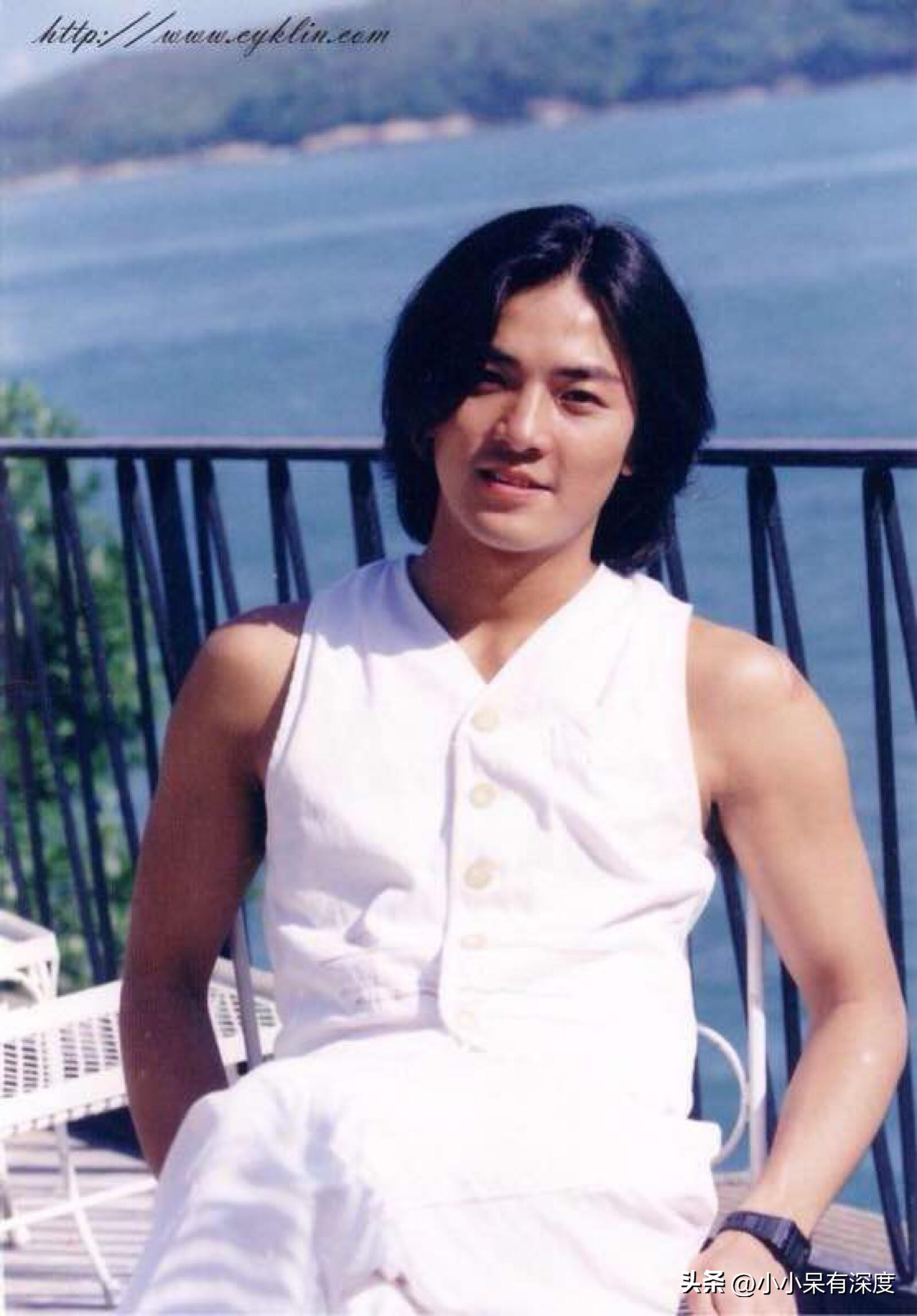 Ekin Cheng's wife appeared without makeup and fell into his arms with a ...